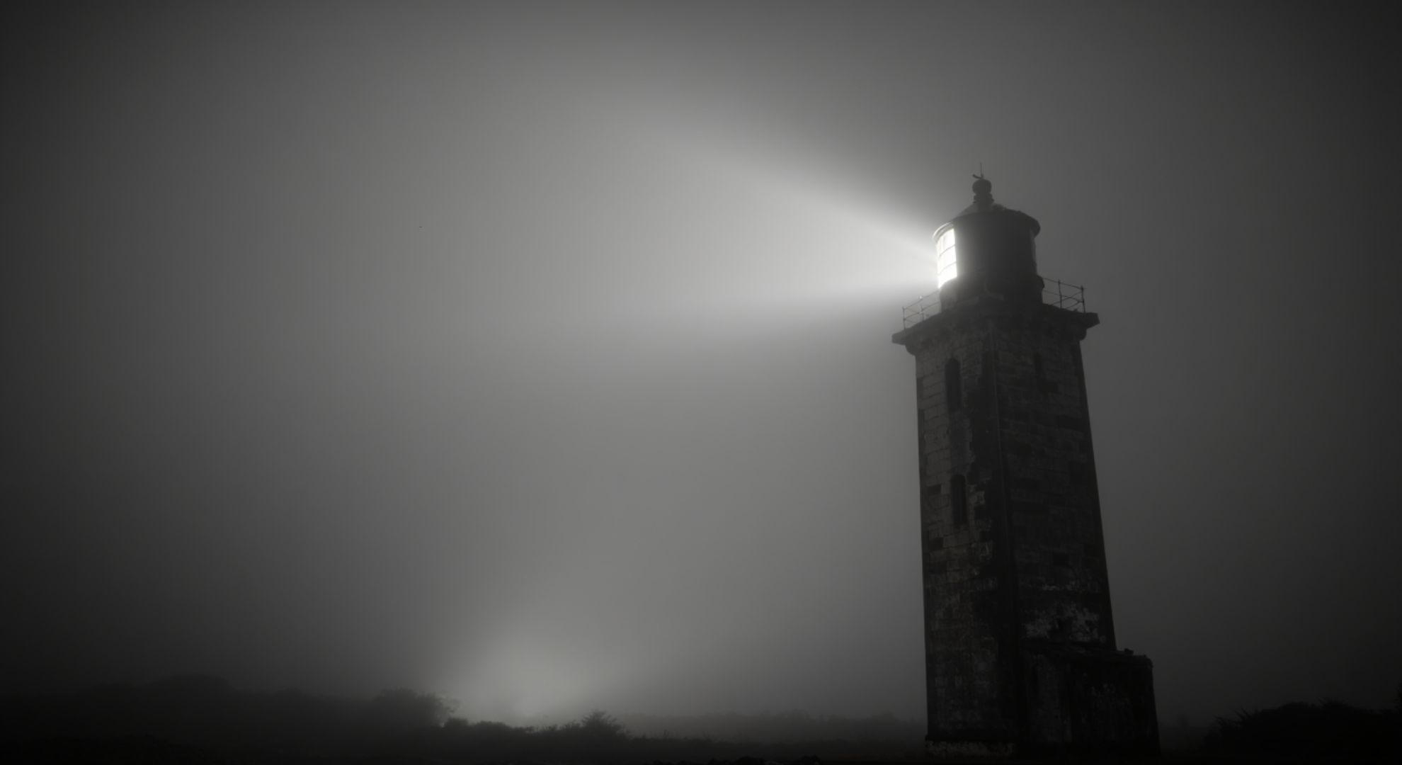 Un phare isolé au large de la Bretagne continue de briller — pourtant ...